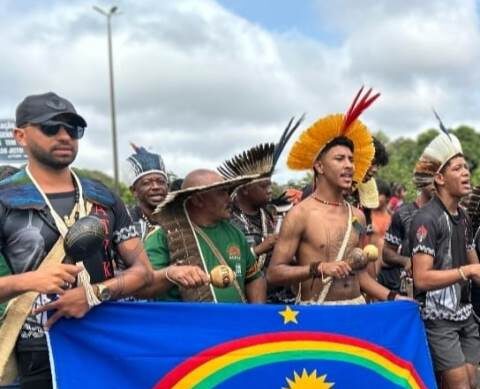 A liderança Indígena Tiago Atikum participa da Marcha Indígena em ...